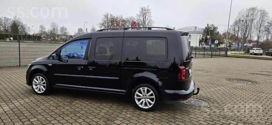 Black Volkswagen Caddy 2016 in Jelgava, with an engine capacity of 2.00 L and mileage of 281 thousand km for 15500 €, photo 5 on AUTOMOTO.COM.LV