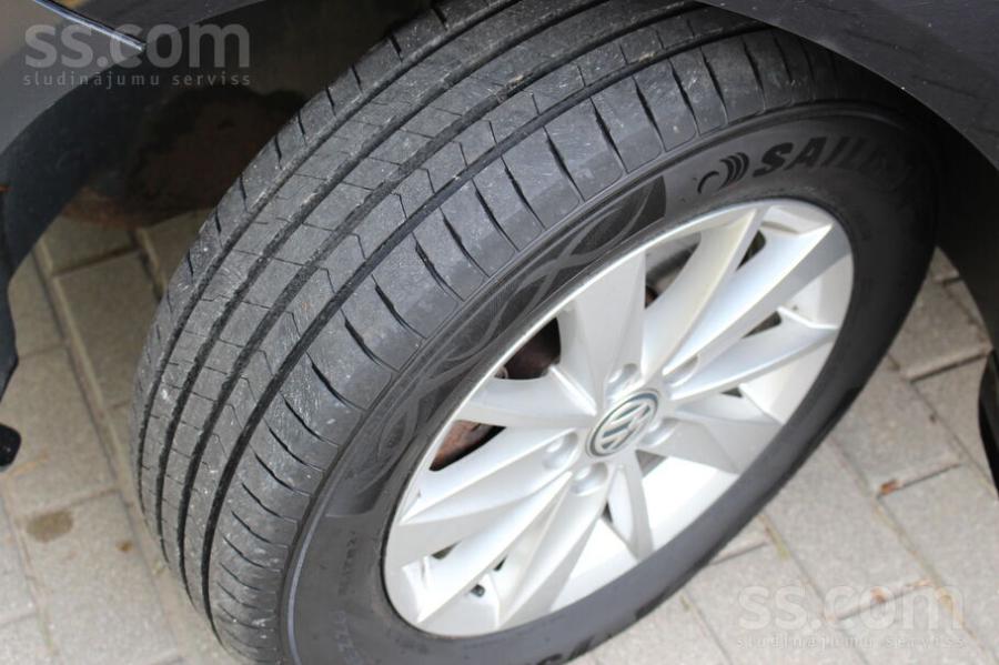 Black Volkswagen Caddy 2012 in Tukums, with an engine capacity of 1.60 L and mileage of 359 thousand km for 5290 €, photo 13 on AUTOMOTO.COM.LV