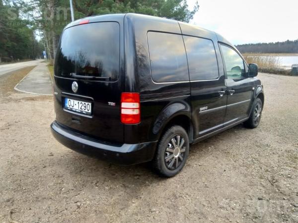 Black Volkswagen Caddy 2013 in Riga, with an engine capacity of 1.60 L and mileage of 223 thousand km for 6368 €, photo 5 on AUTOMOTO.COM.LV