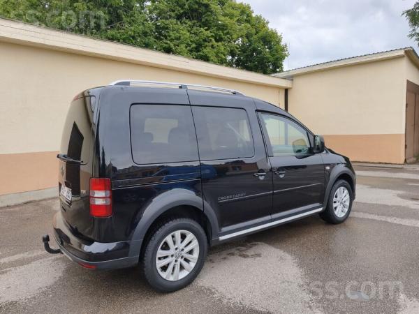 Black Volkswagen Caddy 2013 in Rezekne, with an engine capacity of 1.60 L and mileage of 321 thousand km for 8450 €, photo 5 on AUTOMOTO.COM.LV