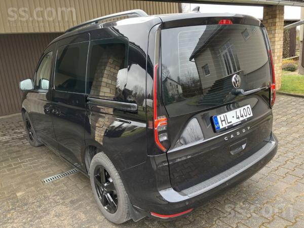 Black Volkswagen Caddy 2023 in Cesis, with an engine capacity of 2.00 L and mileage of 14 thousand km for 28550 €, photo 3 on AUTOMOTO.COM.LV