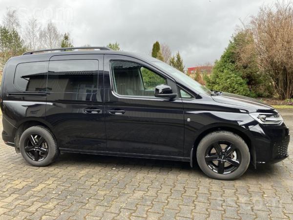 Black Volkswagen Caddy 2023 in Cesis, with an engine capacity of 2.00 L and mileage of 14 thousand km for 28550 €, photo 5 on AUTOMOTO.COM.LV