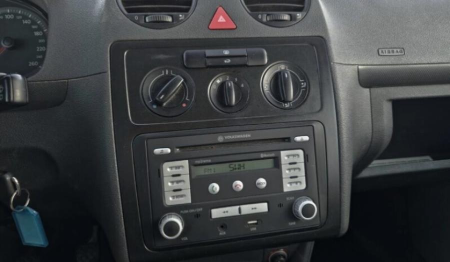 Zils Volkswagen Caddy 2007 Rīga, ar dzinēja tilpumu 1.90 L un nobraukumu 287 tūkst. km par 3900 €, foto 4 vietnē AUTOMOTO.COM.LV