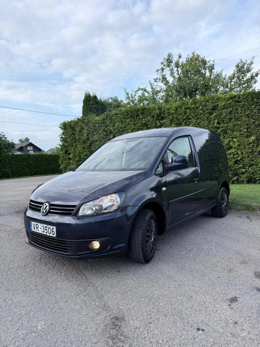 Zils Volkswagen Caddy 2011 Rīga, ar dzinēja tilpumu 1.60 L un nobraukumu 177 tūkst. km par 3900 €, foto 3 vietnē AUTOMOTO.COM.LV