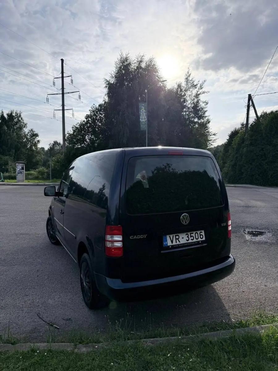 Zils Volkswagen Caddy 2011 Rīga, ar dzinēja tilpumu 1.60 L un nobraukumu 177 tūkst. km par 3900 €, foto 8 vietnē AUTOMOTO.COM.LV