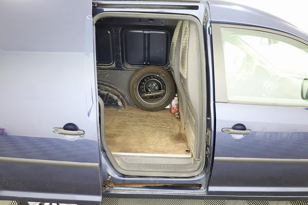 Volkswagen Caddy 2011 in Tallinn on AUTOMOTO.COM.LV Blue Volkswagen Caddy 2011 in Tallinn, with an engine capacity of 1.60 L and mileage of 329 thousand km for 2999 €, photo 8 on AUTOMOTO.COM.LV