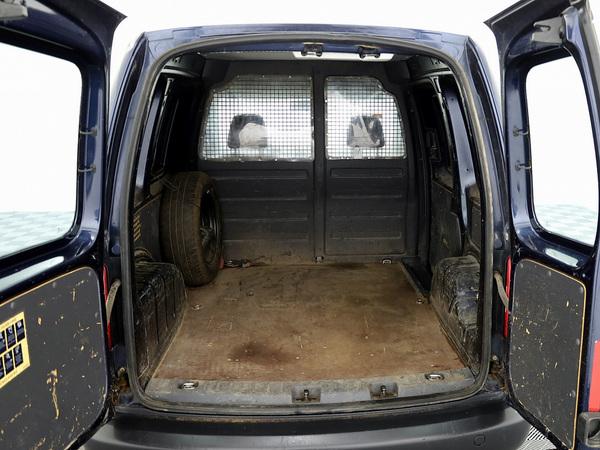 Volkswagen Caddy 2011 in Tallinn on AUTOMOTO.COM.LV Blue Volkswagen Caddy 2011 in Tallinn, with an engine capacity of 1.60 L and mileage of 329 thousand km for 2999 €, photo 9 on AUTOMOTO.COM.LV