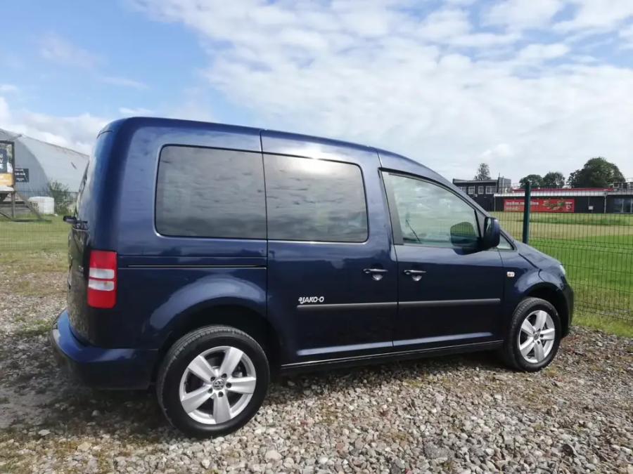 Blue Volkswagen Caddy 2013 in Saldus, with an engine capacity of 1.60 L and mileage of 226 thousand km for 7990 €, photo 3 on AUTOMOTO.COM.LV