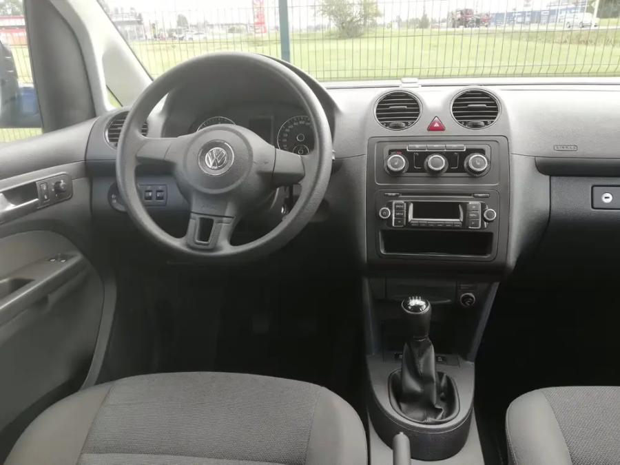 Blue Volkswagen Caddy 2013 in Saldus, with an engine capacity of 1.60 L and mileage of 226 thousand km for 7990 €, photo 6 on AUTOMOTO.COM.LV
