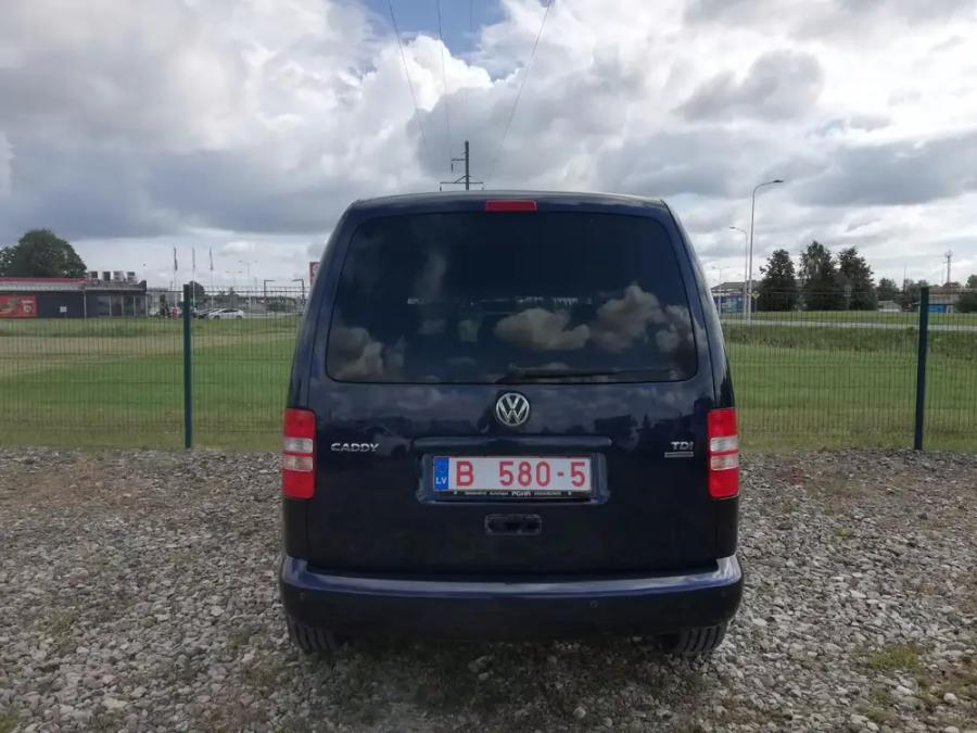 Blue Volkswagen Caddy 2013 in Saldus, with an engine capacity of 1.60 L and mileage of 226 thousand km for 7990 €, photo 7 on AUTOMOTO.COM.LV