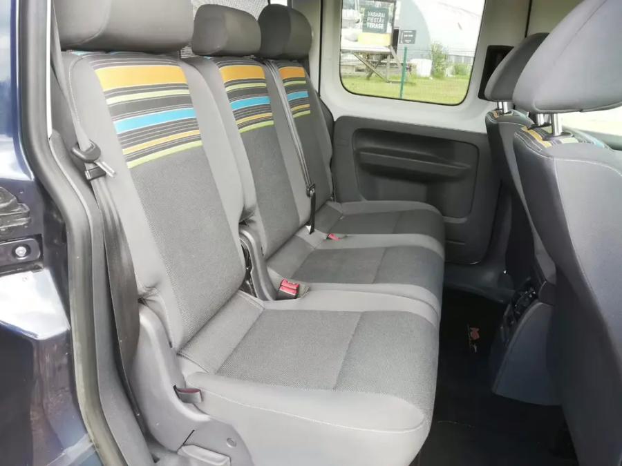 Blue Volkswagen Caddy 2013 in Saldus, with an engine capacity of 1.60 L and mileage of 226 thousand km for 7990 €, photo 14 on AUTOMOTO.COM.LV