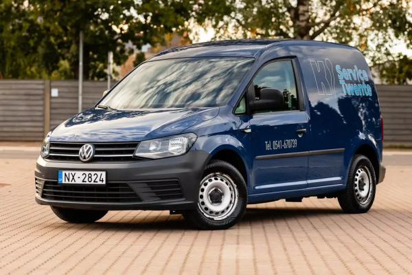 Blue Volkswagen Caddy 2017 in Jelgava, with an engine capacity of 2.00 L and mileage of 235 thousand km for 6900 €, photo 1 on AUTOMOTO.COM.LV