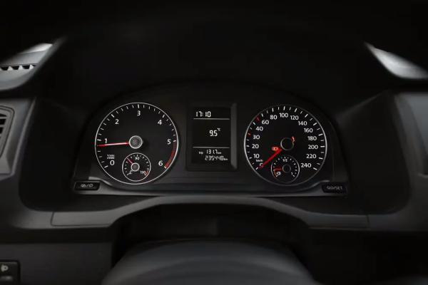 Blue Volkswagen Caddy 2017 in Jelgava, with an engine capacity of 2.00 L and mileage of 235 thousand km for 6900 €, photo 10 on AUTOMOTO.COM.LV