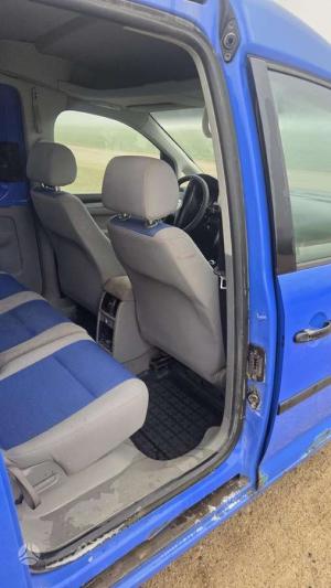 Blue Volkswagen Caddy 2004 in Sakiai, with an engine capacity of 1.90 L and mileage of 445 thousand km for 1500 €, photo 7 on AUTOMOTO.COM.LV