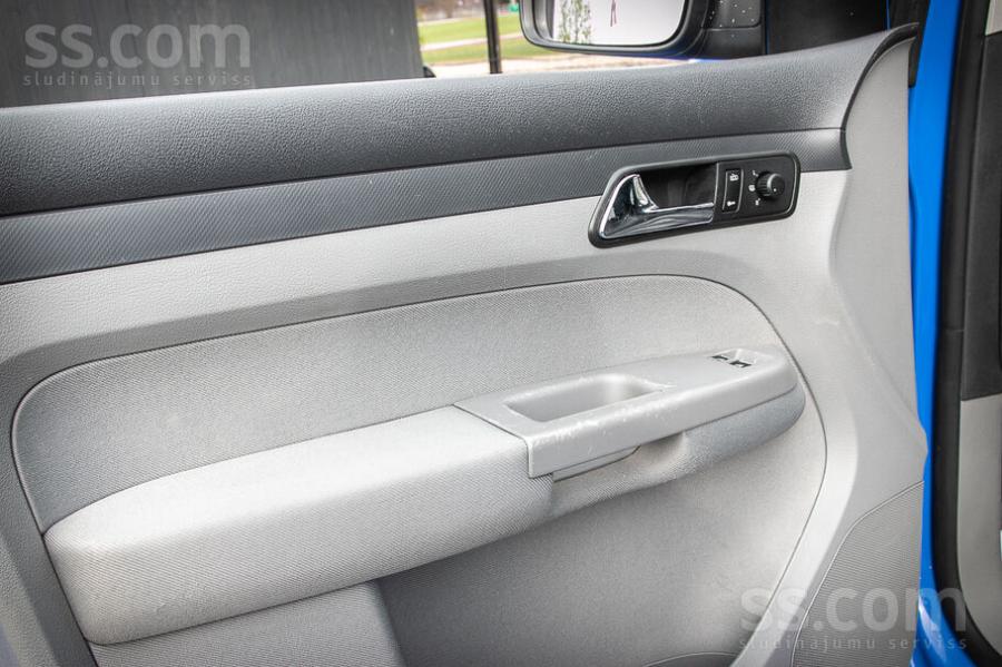 Zils Volkswagen Caddy 2005 Tukums, ar dzinēja tilpumu 2.00 L un nobraukumu 240 tūkst. km par 4990 €, foto 17 vietnē AUTOMOTO.COM.LV