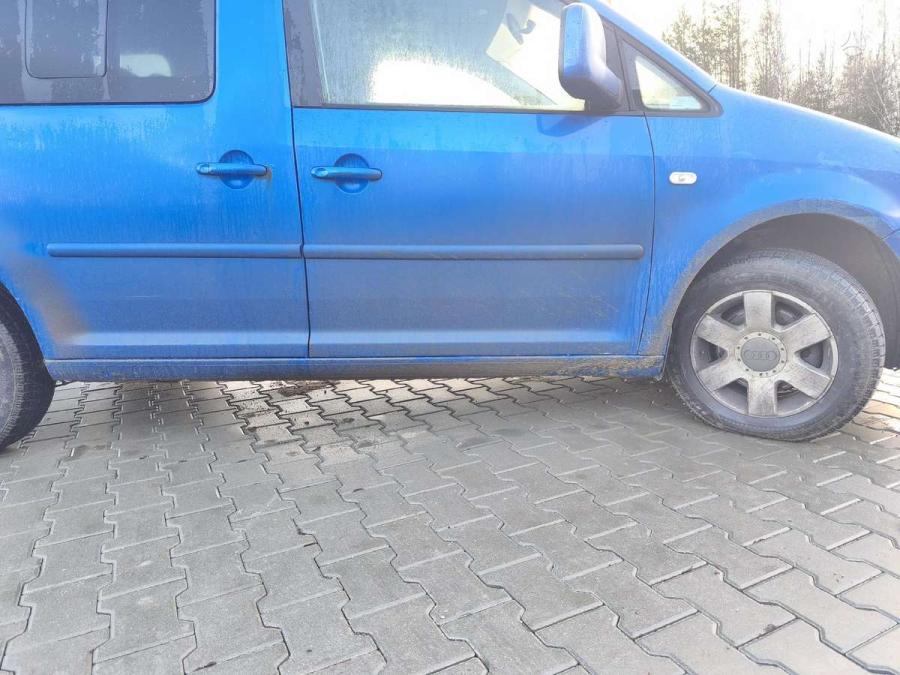 Zils Volkswagen Caddy 2006 Viļņa, ar dzinēja tilpumu 1.90 L un nobraukumu 413 tūkst. km par 3000 €, foto 7 vietnē AUTOMOTO.COM.LV
