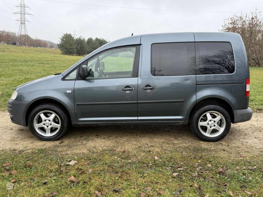 Blue Volkswagen Caddy 2007 in Vilnius, with an engine capacity of 1.90 L and mileage of 480 thousand km for 2200 €, photo 3 on AUTOMOTO.COM.LV
