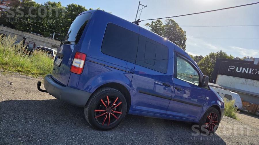 Zils Volkswagen Caddy 2007 Rīga, ar dzinēja tilpumu 1.90 L un nobraukumu 299 tūkst. km par 4500 €, foto 7 vietnē AUTOMOTO.COM.LV