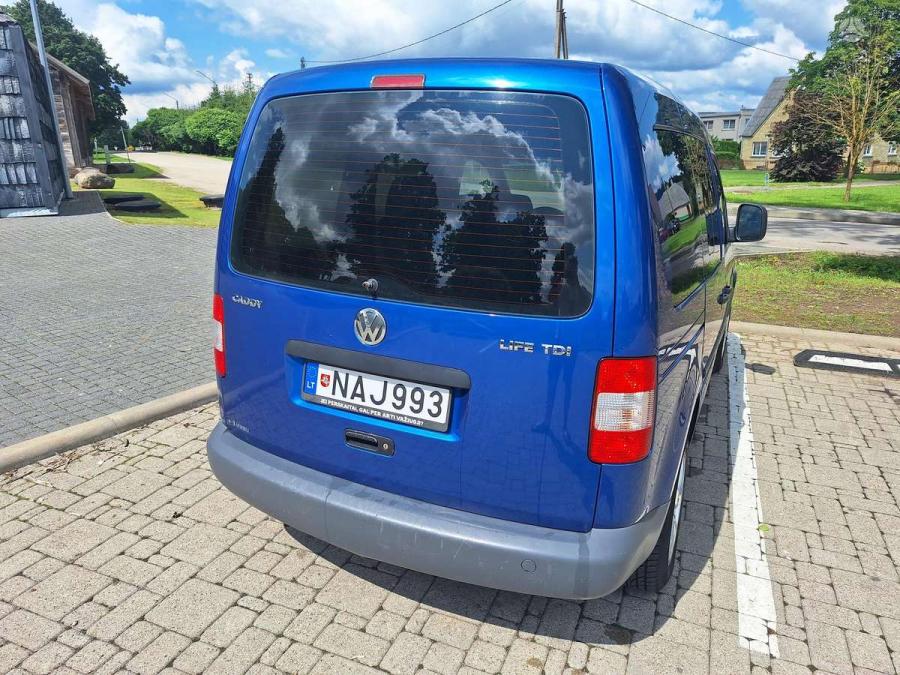 Blue Volkswagen Caddy 2008 in Kelme, with an engine capacity of 1.90 L and mileage of 353 thousand km for 3500 €, photo 3 on AUTOMOTO.COM.LV