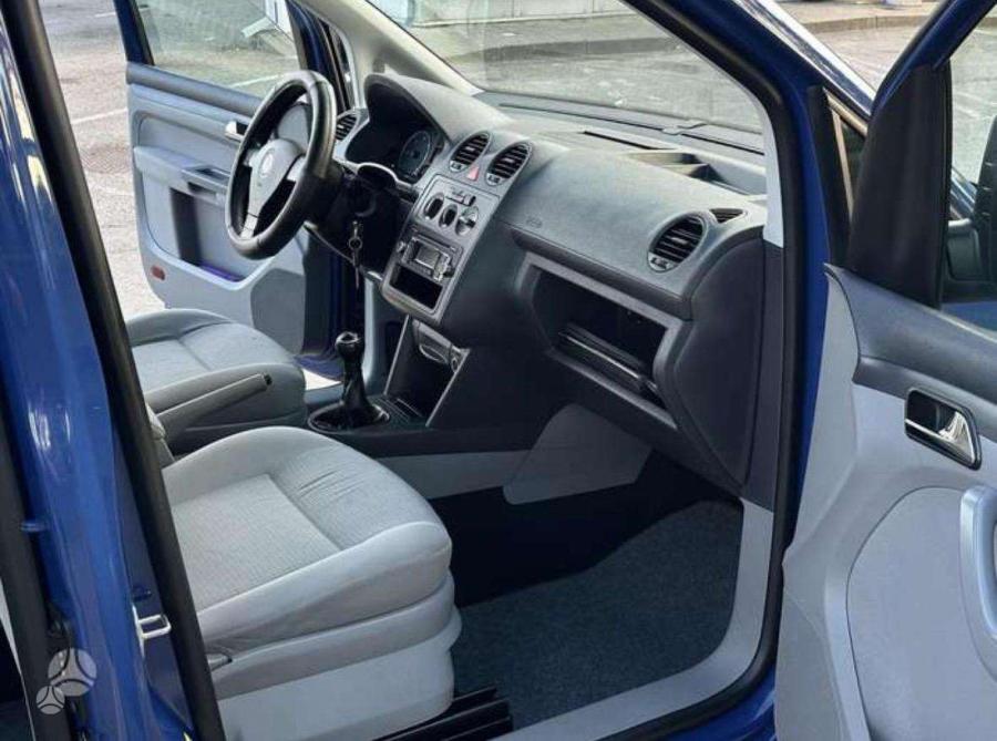 Zils Volkswagen Caddy 2008 Viļņa, ar dzinēja tilpumu 1.90 L un nobraukumu 308 tūkst. km par 4350 €, foto 24 vietnē AUTOMOTO.COM.LV