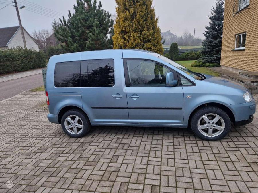 Blue Volkswagen Caddy 2009 in Kelme, with an engine capacity of 1.90 L and mileage of 255 thousand km for 4450 €, photo 4 on AUTOMOTO.COM.LV