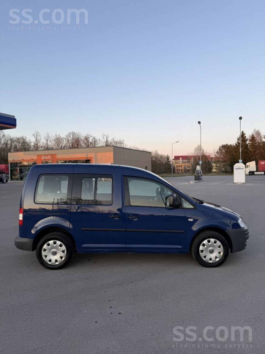 Blue Volkswagen Caddy 2009 in Tukums, with an engine capacity of 1.90 L and mileage of 373 thousand km for 4250 €, photo 4 on AUTOMOTO.COM.LV
