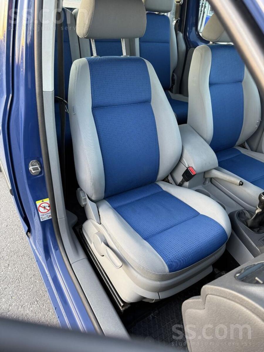 Blue Volkswagen Caddy 2009 in Tukums, with an engine capacity of 1.90 L and mileage of 373 thousand km for 4250 €, photo 14 on AUTOMOTO.COM.LV