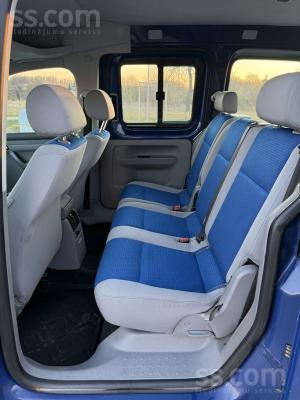 Blue Volkswagen Caddy 2009 in Tukums, with an engine capacity of 1.90 L and mileage of 373 thousand km for 4250 €, photo 17 on AUTOMOTO.COM.LV