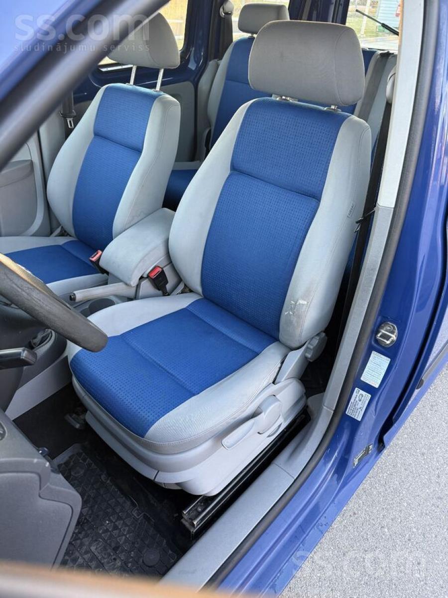 Blue Volkswagen Caddy 2009 in Tukums, with an engine capacity of 1.90 L and mileage of 373 thousand km for 4250 €, photo 19 on AUTOMOTO.COM.LV