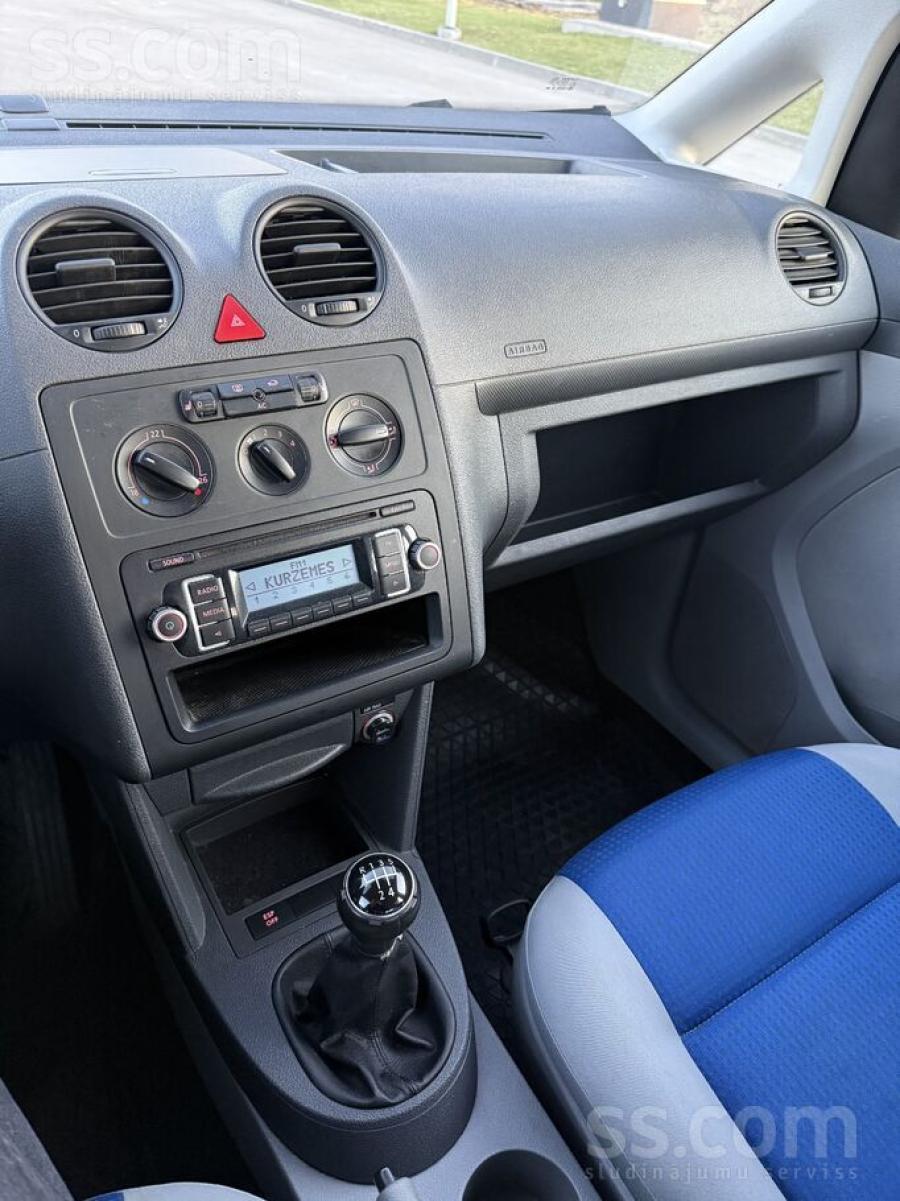 Blue Volkswagen Caddy 2009 in Tukums, with an engine capacity of 1.90 L and mileage of 373 thousand km for 4250 €, photo 21 on AUTOMOTO.COM.LV