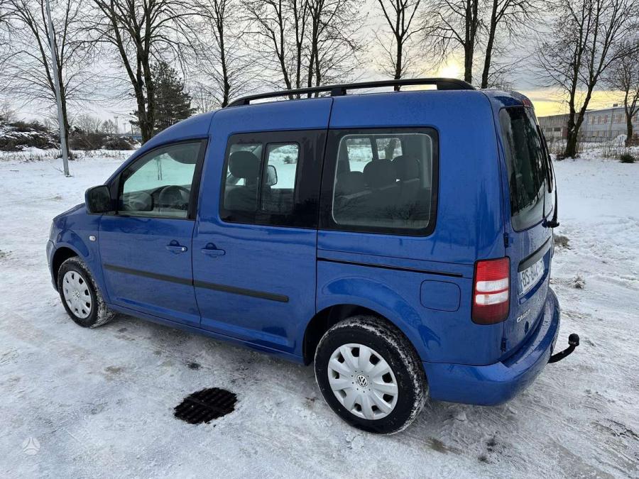 Blue Volkswagen Caddy 2011 in Taurage, with an engine capacity of 1.60 L and mileage of 267 thousand km for 4300 €, photo 6 on AUTOMOTO.COM.LV