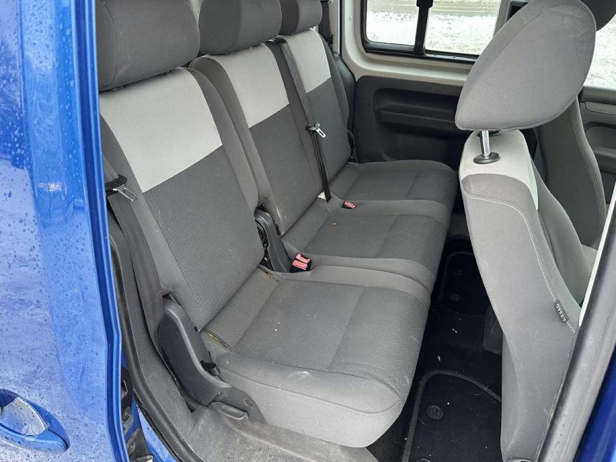Blue Volkswagen Caddy 2011 in Taurage, with an engine capacity of 1.60 L and mileage of 267 thousand km for 4300 €, photo 11 on AUTOMOTO.COM.LV