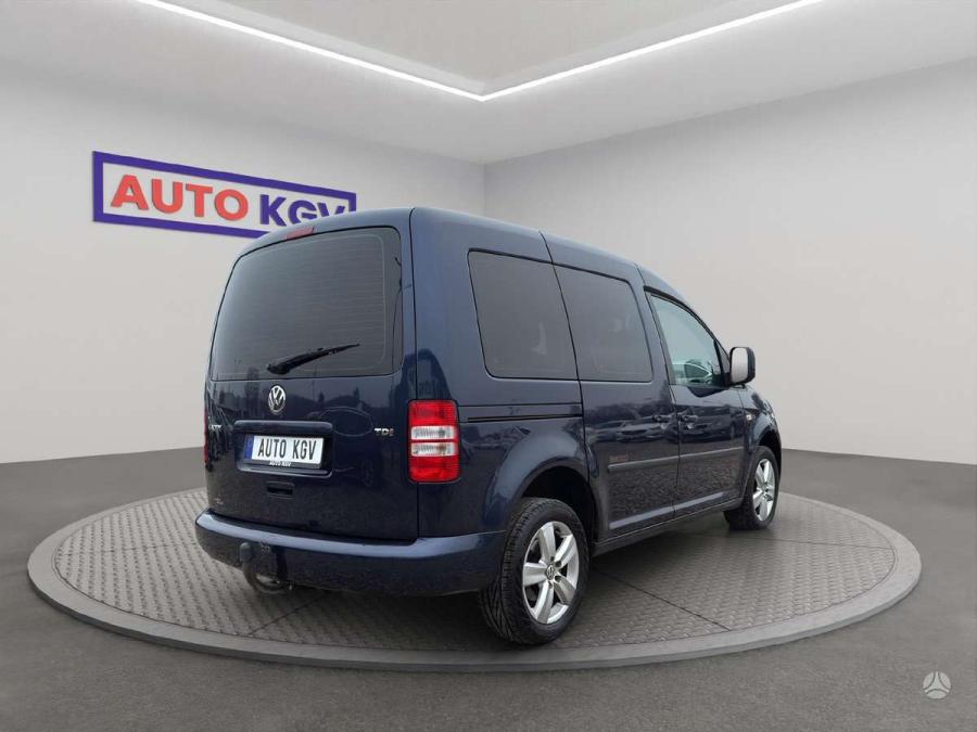 Blue Volkswagen Caddy 2011 in Kaunas, with an engine capacity of 1.60 L and mileage of 337 thousand km for 5699 €, photo 5 on AUTOMOTO.COM.LV