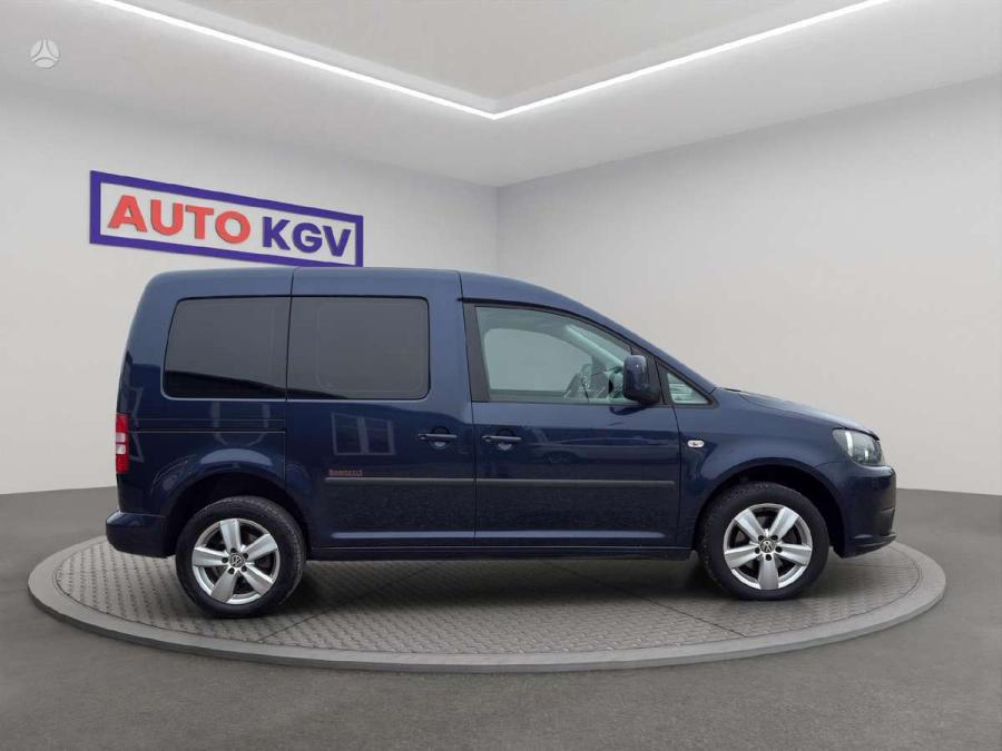 Blue Volkswagen Caddy 2011 in Kaunas, with an engine capacity of 1.60 L and mileage of 337 thousand km for 5699 €, photo 6 on AUTOMOTO.COM.LV