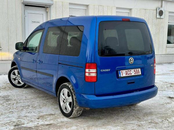 Blue Volkswagen Caddy 2011 in Ukmerge, with an engine capacity of 1.60 L and mileage of 191 thousand km for 6700 €, photo 5 on AUTOMOTO.COM.LV