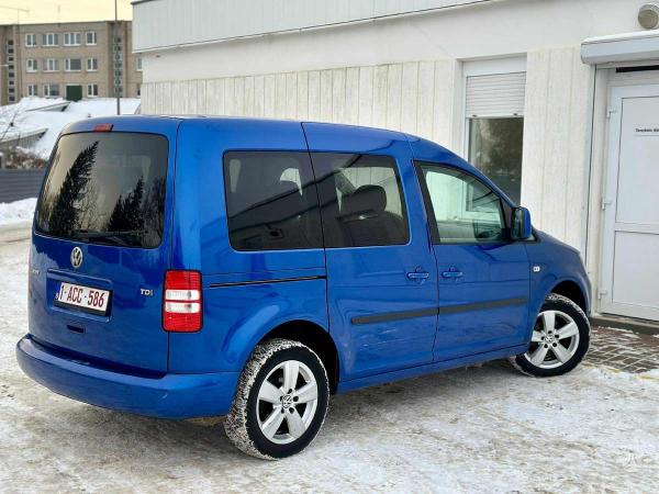 Blue Volkswagen Caddy 2011 in Ukmerge, with an engine capacity of 1.60 L and mileage of 191 thousand km for 6700 €, photo 7 on AUTOMOTO.COM.LV