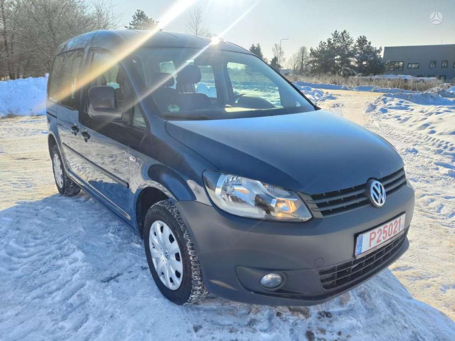 Blue Volkswagen Caddy 2011 in Vilnius, with an engine capacity of 2.00 L and mileage of 234 thousand km for 5000 €, photo 5 on AUTOMOTO.COM.LV