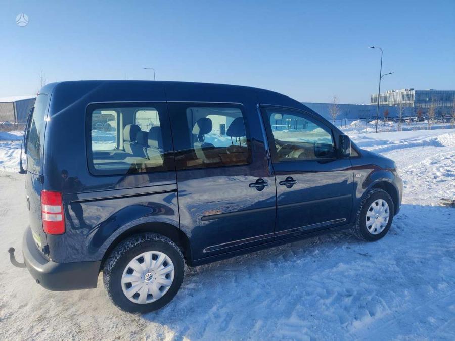 Blue Volkswagen Caddy 2011 in Vilnius, with an engine capacity of 2.00 L and mileage of 234 thousand km for 5000 €, photo 8 on AUTOMOTO.COM.LV