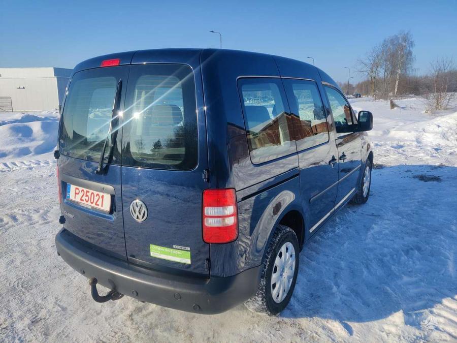 Blue Volkswagen Caddy 2011 in Vilnius, with an engine capacity of 2.00 L and mileage of 234 thousand km for 5000 €, photo 9 on AUTOMOTO.COM.LV