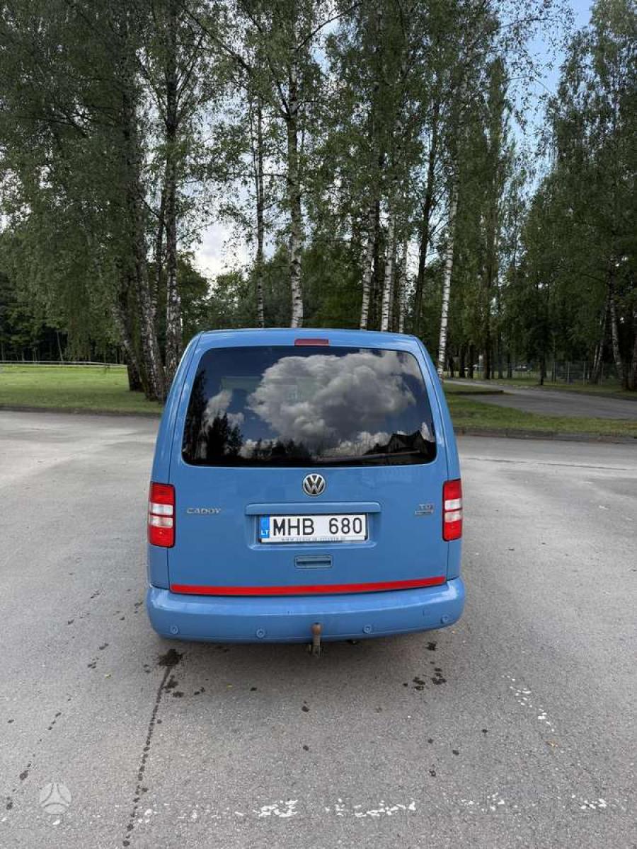Blue Volkswagen Caddy 2012 in Jurbarkas, with an engine capacity of 1.60 L and mileage of 374 thousand km for 5200 €, photo 4 on AUTOMOTO.COM.LV