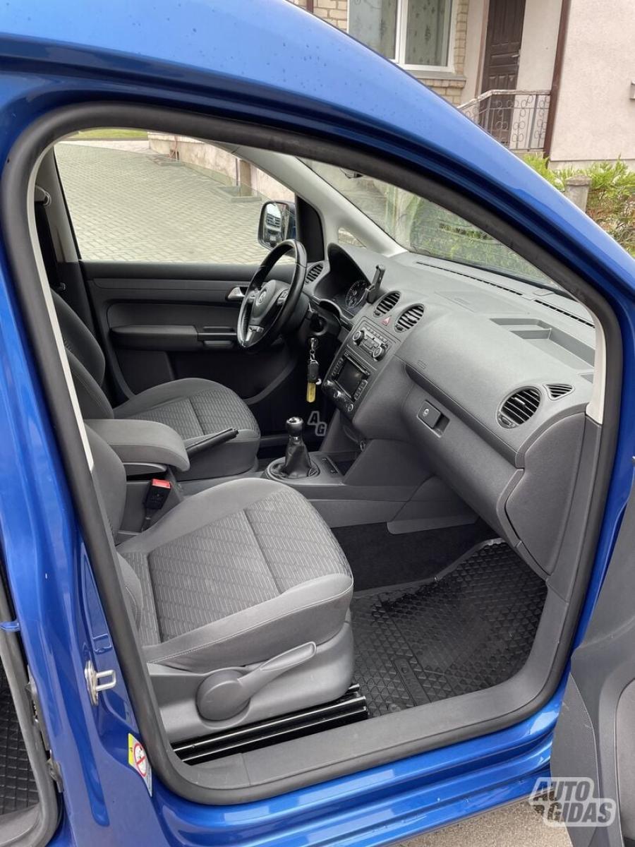 Blue Volkswagen Caddy 2012 in Raseiniai, with an engine capacity of 2.00 L and mileage of 316 thousand km for 7500 €, photo 10 on AUTOMOTO.COM.LV