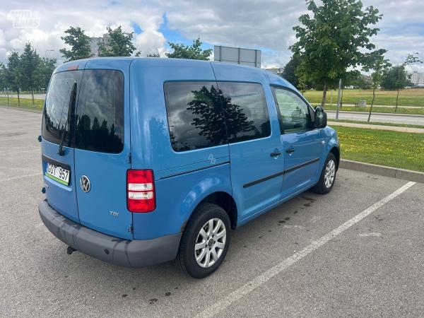 Blue Volkswagen Caddy 2013 in Mazeikiai, with an engine capacity of 1.60 L and mileage of 472 thousand km for 3100 €, photo 5 on AUTOMOTO.COM.LV