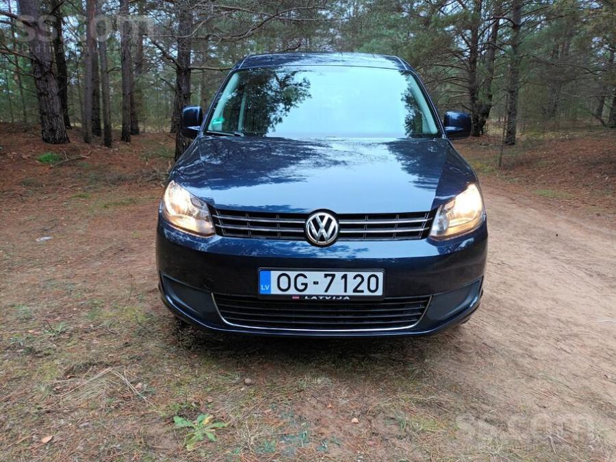 Blue Volkswagen Caddy 2014 in Daugavpils, with an engine capacity of 1.60 L and mileage of 229 thousand km for 6950 €, photo 1 on AUTOMOTO.COM.LV