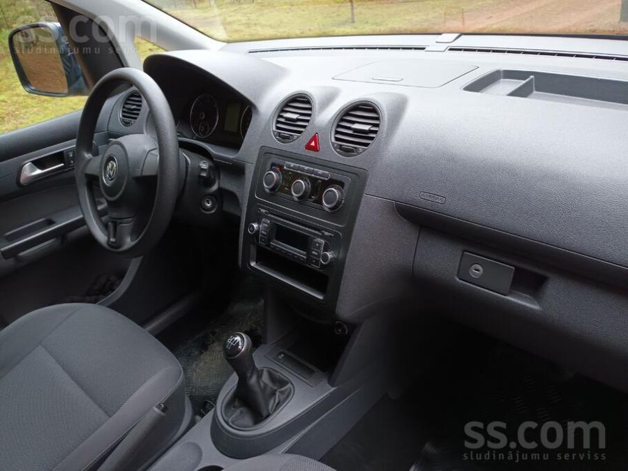 Blue Volkswagen Caddy 2014 in Daugavpils, with an engine capacity of 1.60 L and mileage of 229 thousand km for 6950 €, photo 12 on AUTOMOTO.COM.LV