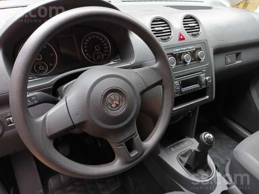 Blue Volkswagen Caddy 2014 in Daugavpils, with an engine capacity of 1.60 L and mileage of 229 thousand km for 6950 €, photo 13 on AUTOMOTO.COM.LV