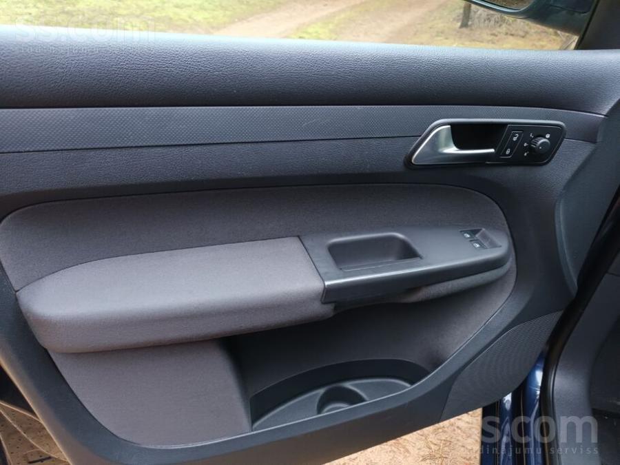 Blue Volkswagen Caddy 2014 in Daugavpils, with an engine capacity of 1.60 L and mileage of 229 thousand km for 6950 €, photo 15 on AUTOMOTO.COM.LV