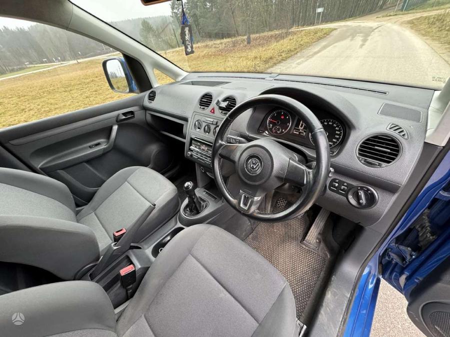 Blue Volkswagen Caddy 2015 in Vilnius, with an engine capacity of 1.60 L and mileage of 188 thousand km for 3100 €, photo 10 on AUTOMOTO.COM.LV