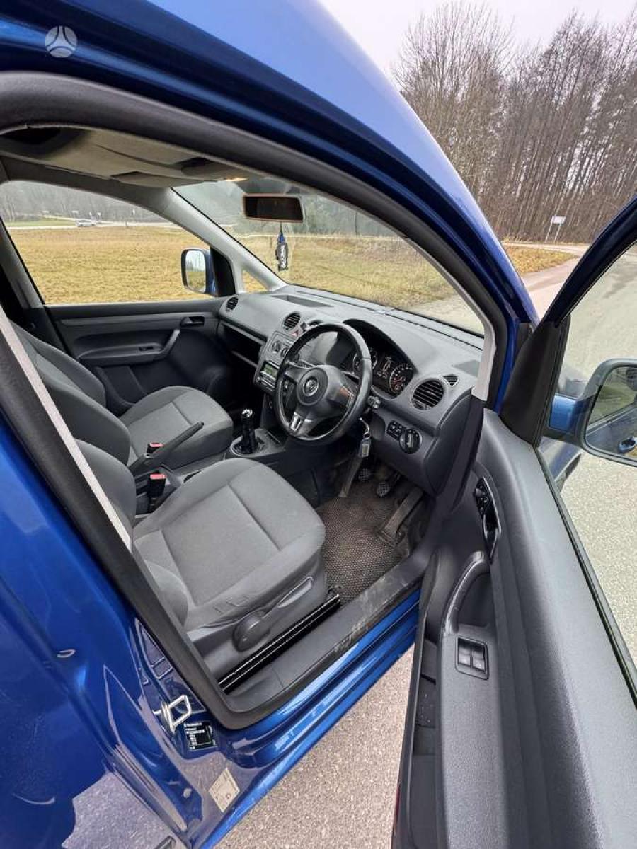 Blue Volkswagen Caddy 2015 in Vilnius, with an engine capacity of 1.60 L and mileage of 188 thousand km for 3100 €, photo 11 on AUTOMOTO.COM.LV