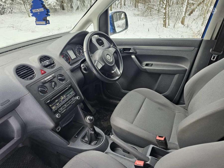Blue Volkswagen Caddy 2015 in Salcininkai, with an engine capacity of 1.60 L and mileage of 188 thousand km for 2500 €, photo 10 on AUTOMOTO.COM.LV