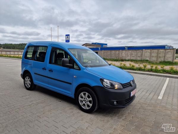 Blue Volkswagen Caddy 2015 in Vilnius, with an engine capacity of 1.60 L and mileage of 215 thousand km for 6899 €, photo 3 on AUTOMOTO.COM.LV
